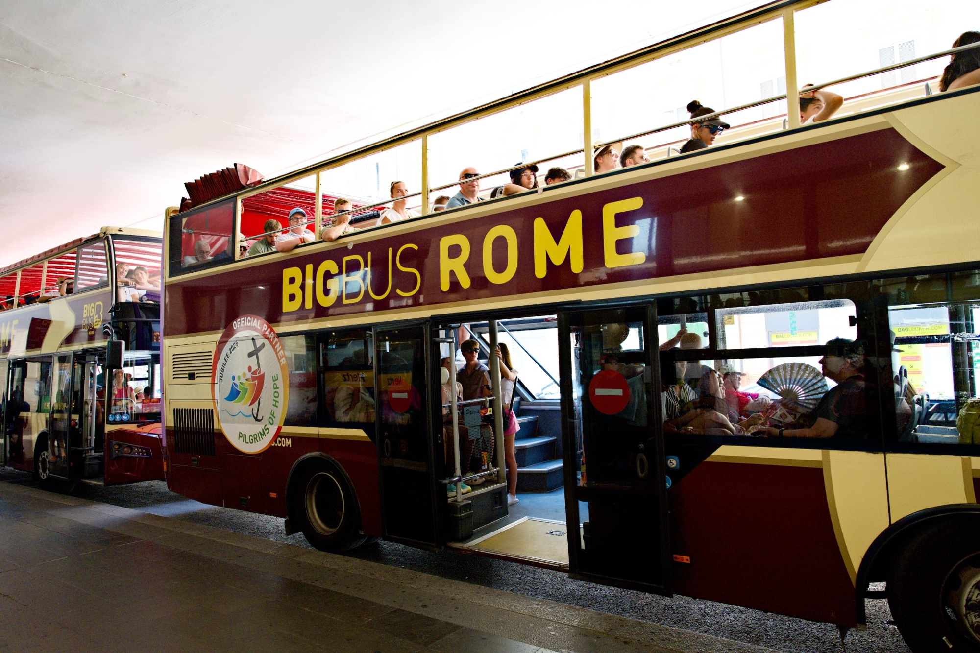 Sara’s Europe Blog – Day Four – Bus Tour, Piazza Venezia, Castel Sant ...